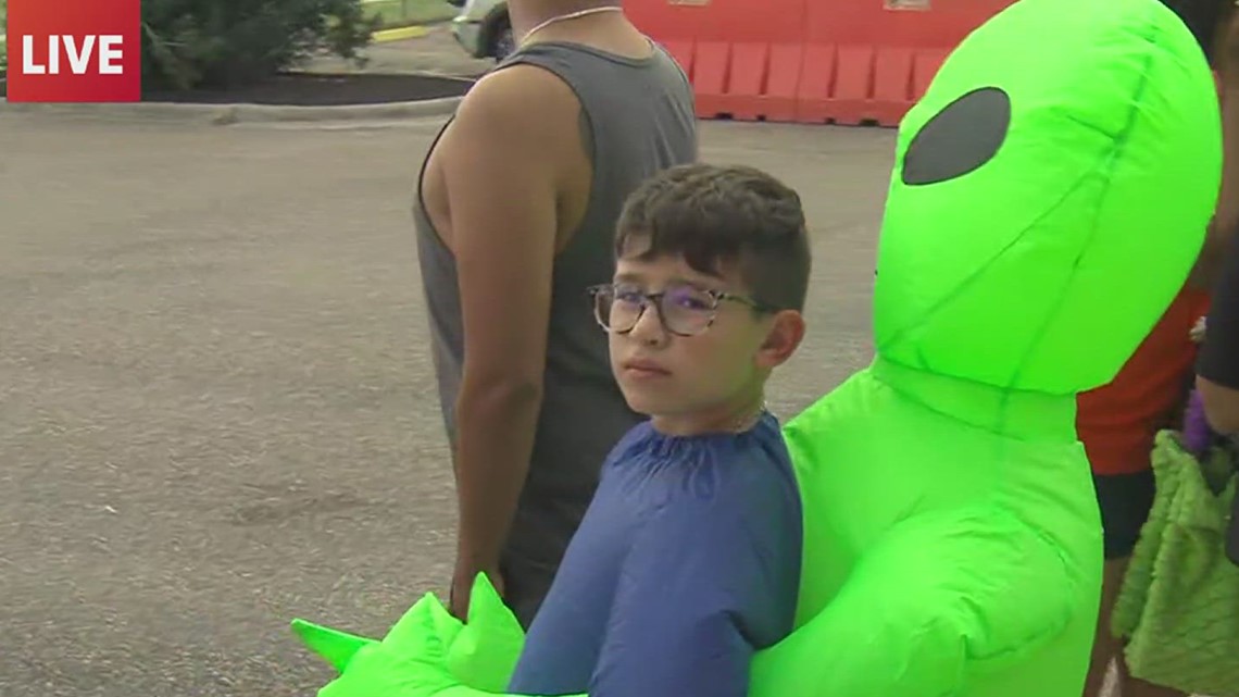 Halloween with the Hooks trunk-or-treat event underway at Whataburger ...