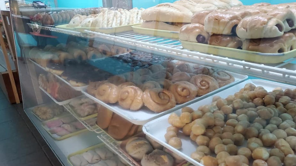 Sinton Bakery serves up sweet treats at reopening | kiiitv.com