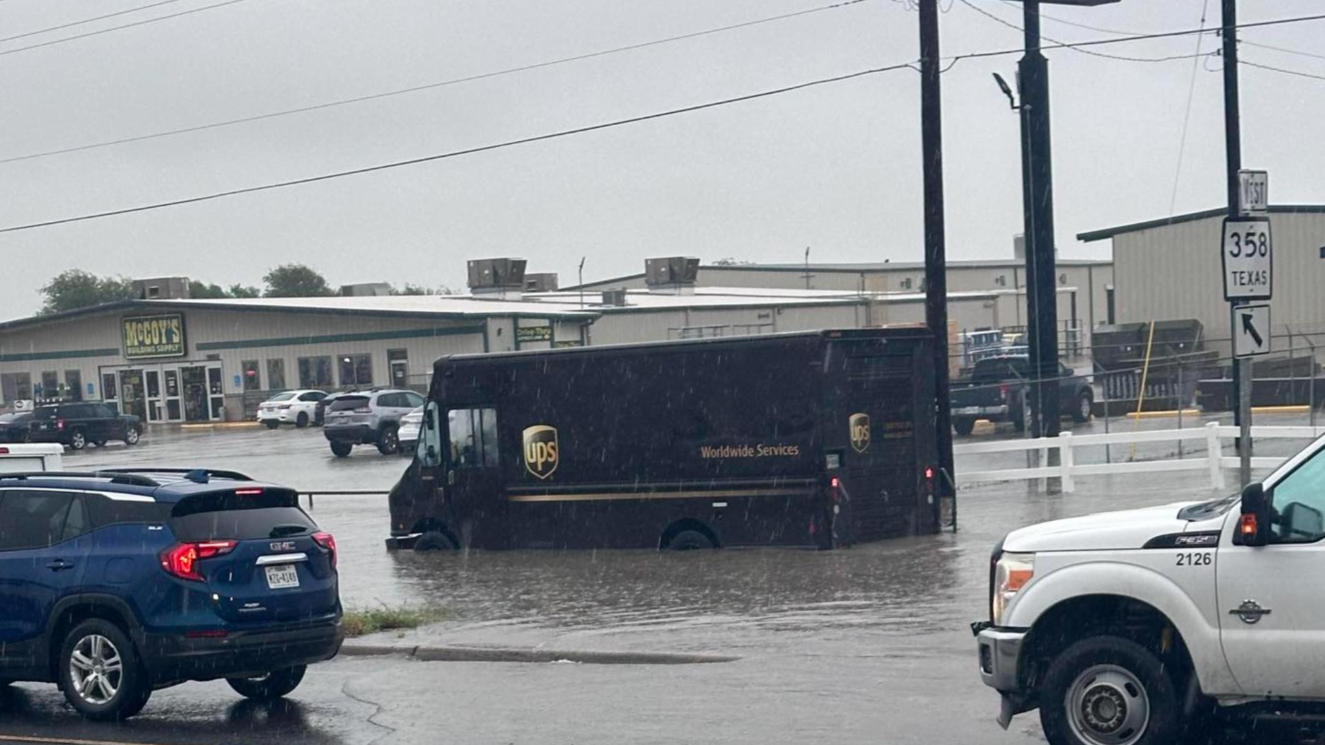 ROAD CLOSURES: Where is the flash flooding impacting drivers? | kiiitv.com