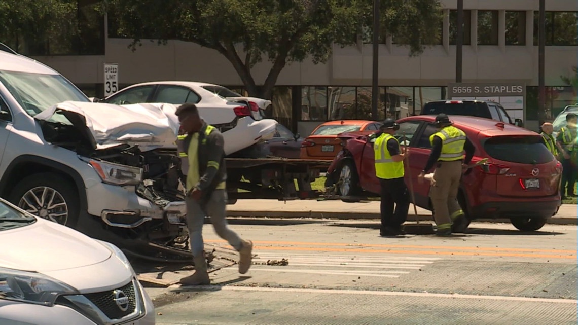 Four-vehicle crash on staples and Holly sends three to hospital ...