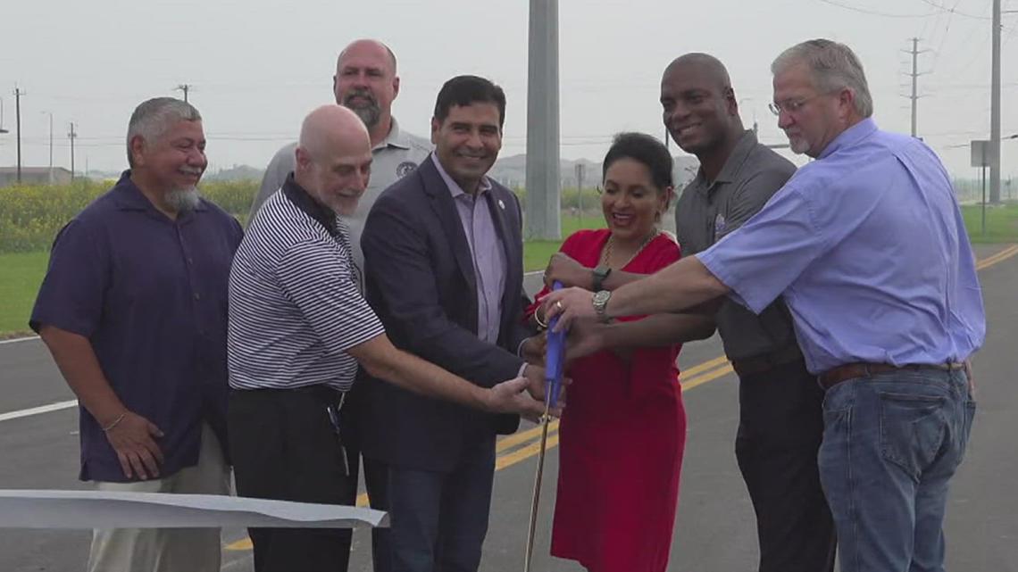 Ceremony marks completion of Rodd Field Road expansion project | kiiitv.com