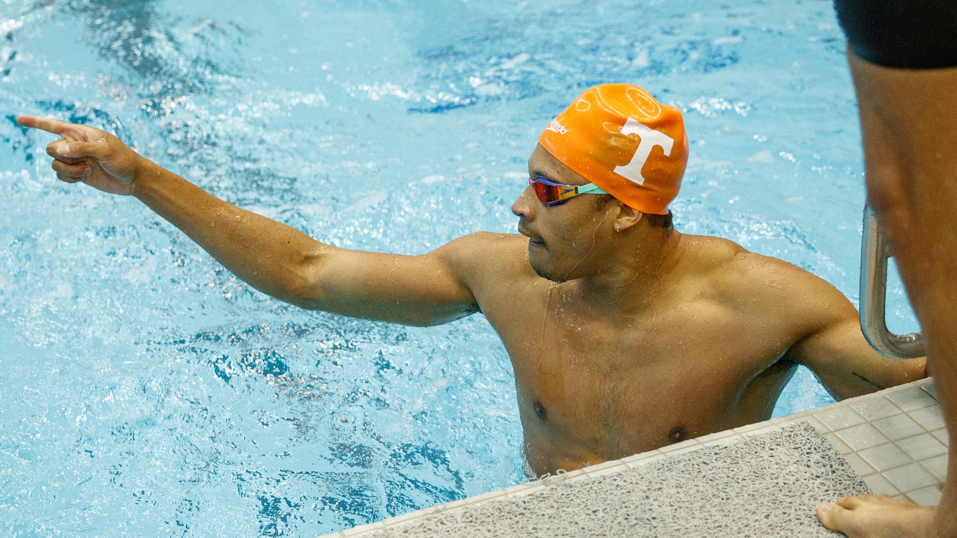 Jordan Crooks sets two world records in short course 50m freestyle ...