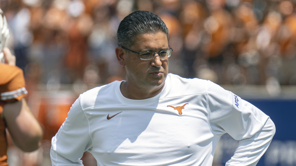 UT's Jeff Banks, Danielle Thomas get married, social posts say | kiiitv.com