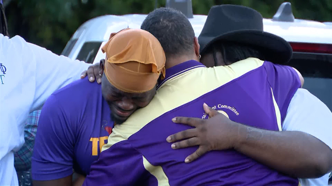 Vigil held for fallen Dallas Police Officer Darron Burks | kiiitv.com